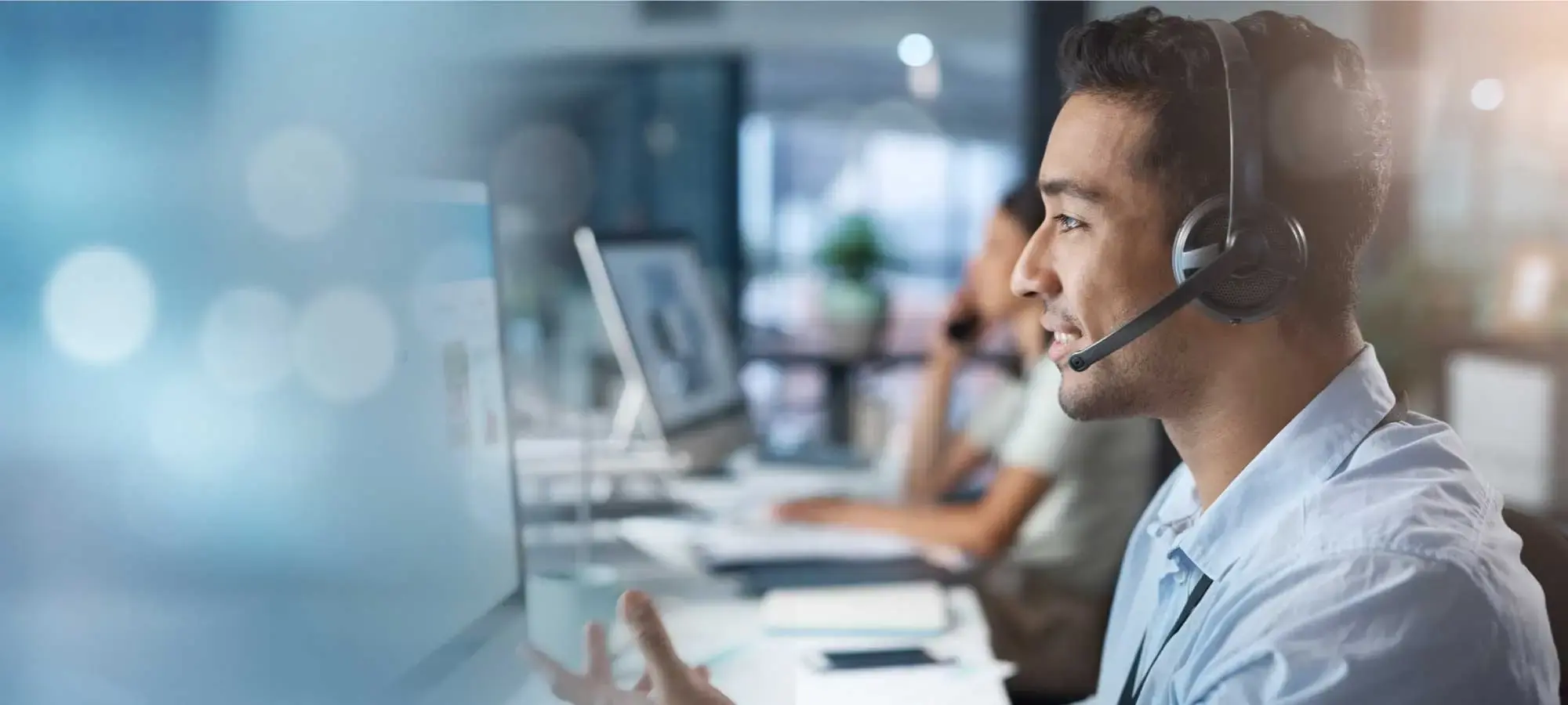 ¿Qué es una mesa de servicios TI? Usos, Importancia y Beneficios